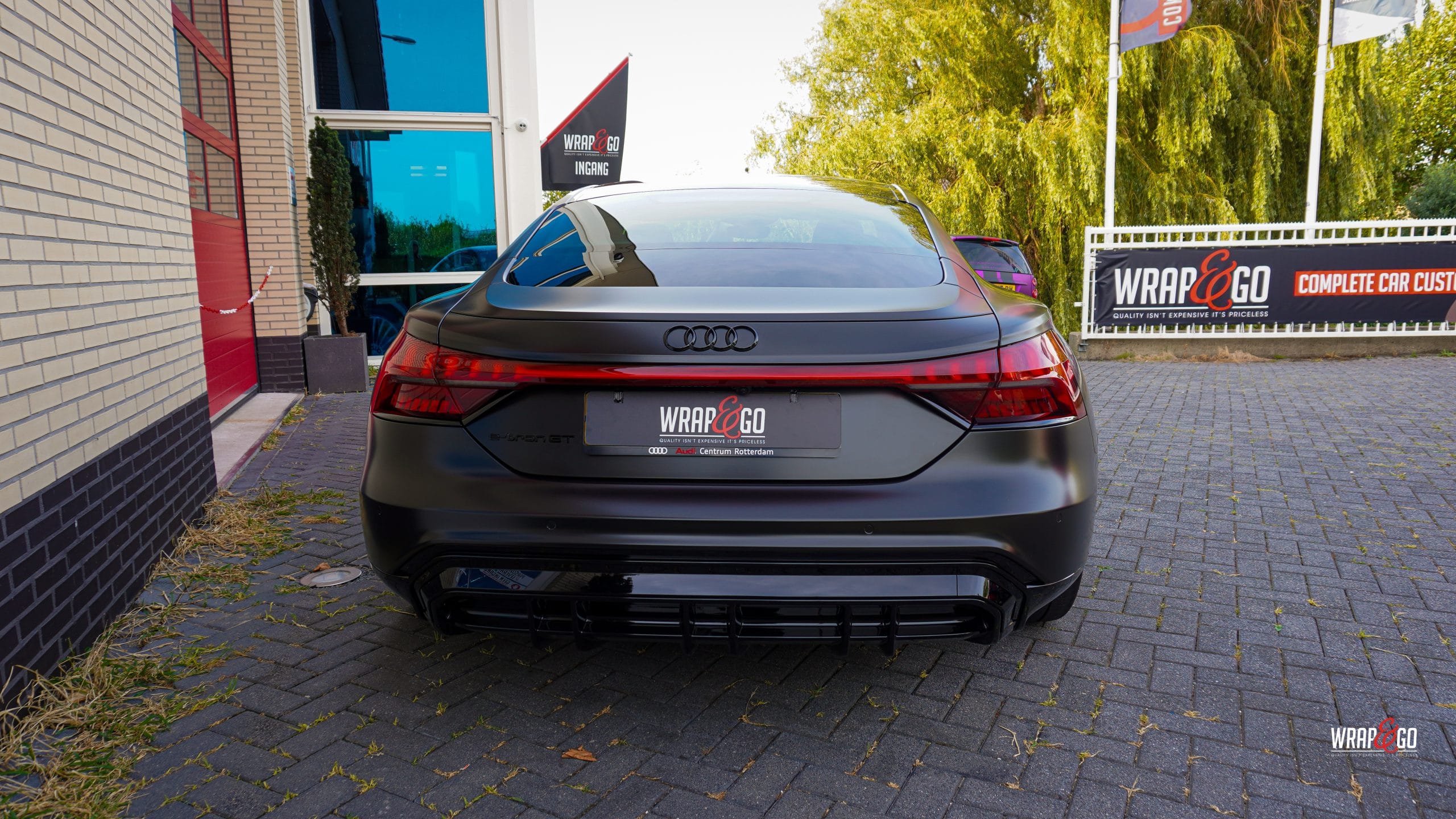 Audi E-Tron 3M Satin Black | 3M Gecertificeerd Car Wrapper | WrapAndGo ...