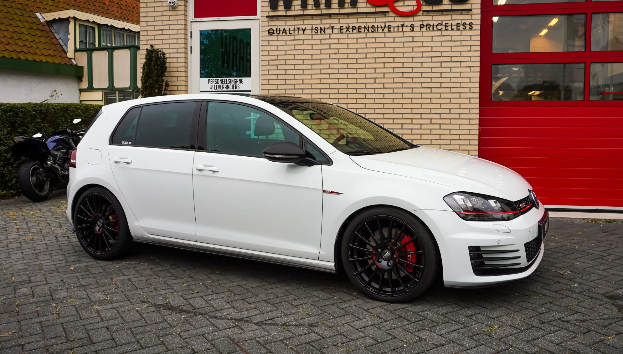 VW Golf GTI 3M Satin Black Design Wrap | 3M Gecertificeerd Car Wrapper ...