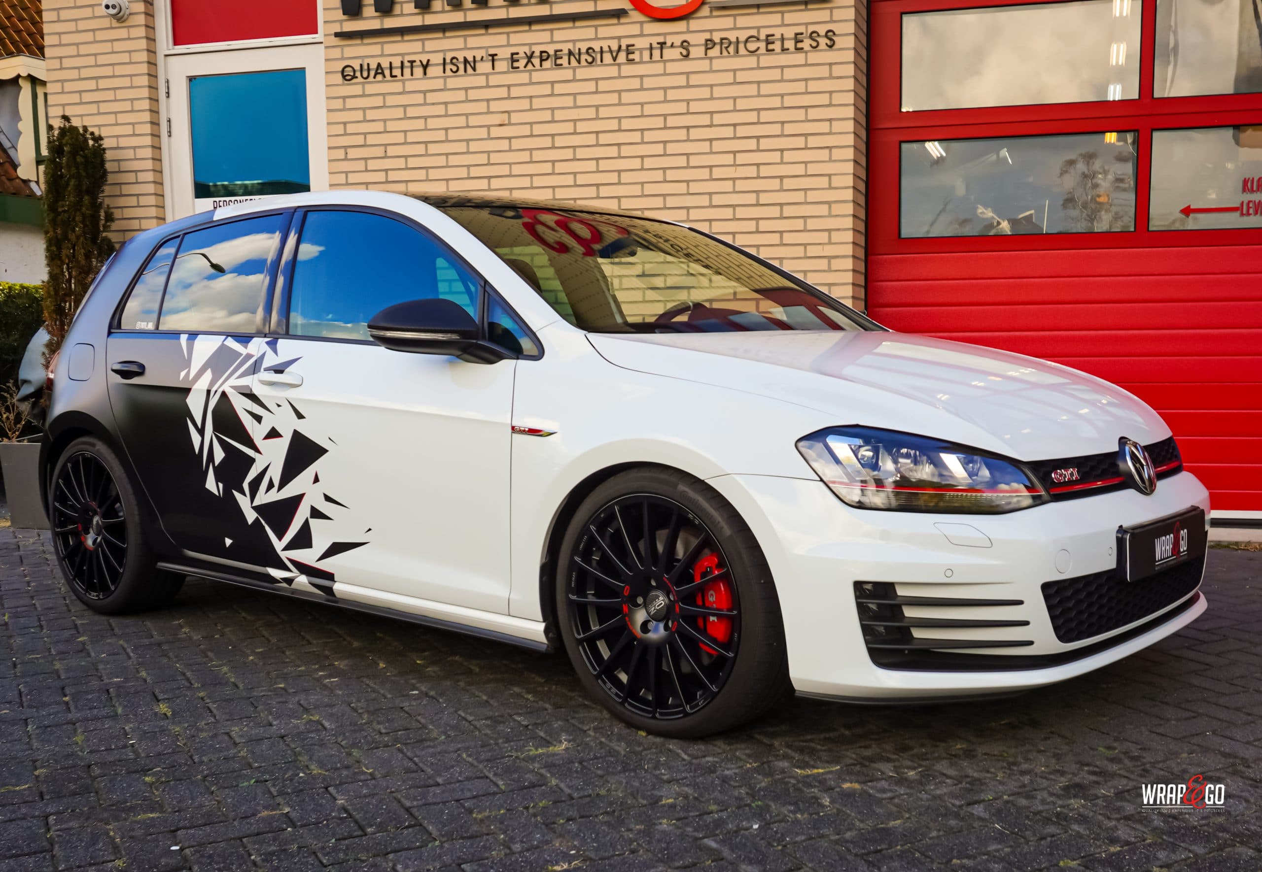 VW Golf GTI 3M Satin Black Design Wrap | 3M Gecertificeerd Car Wrapper ...