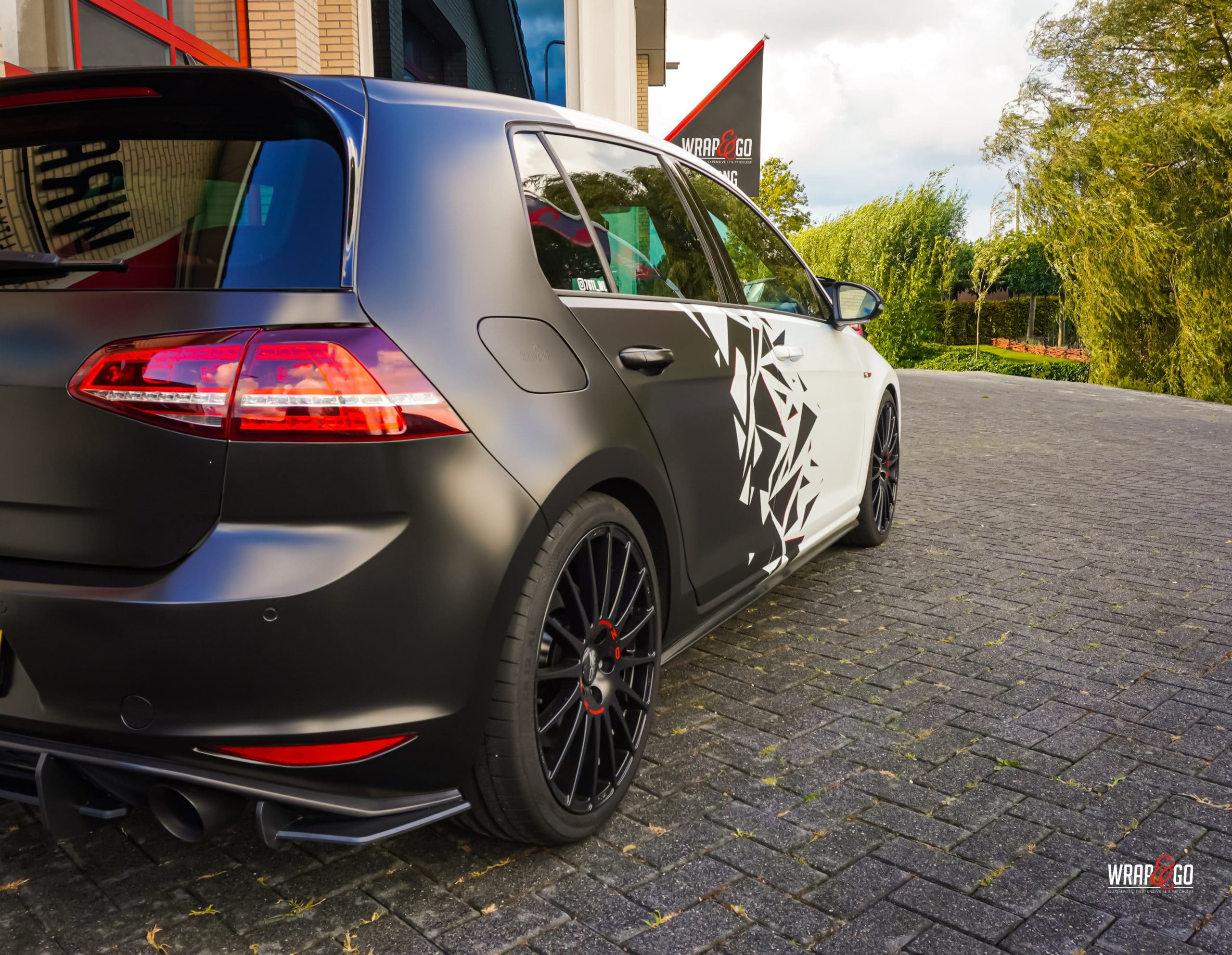 VW Golf GTI 3M Satin Black Design Wrap | 3M Gecertificeerd Car Wrapper ...