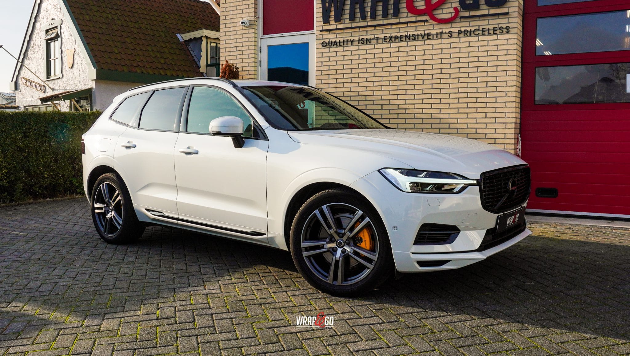 Volvo remklauwen goud en achterlichten getint | 3M Certified Car Wrapper