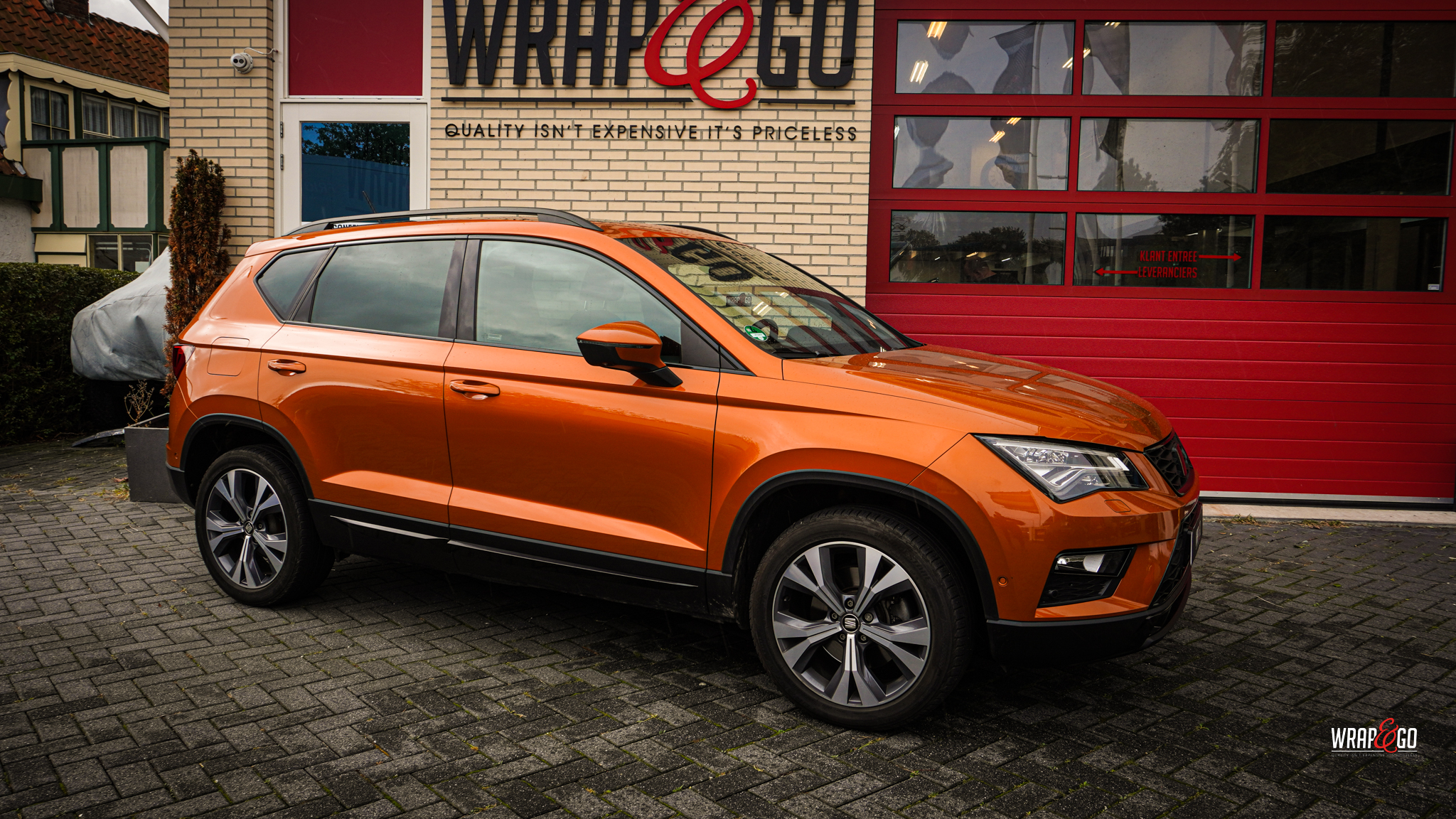 Seat Ronald hoogglans zwart chrome delete | 3M Gecertificeerd Car ...
