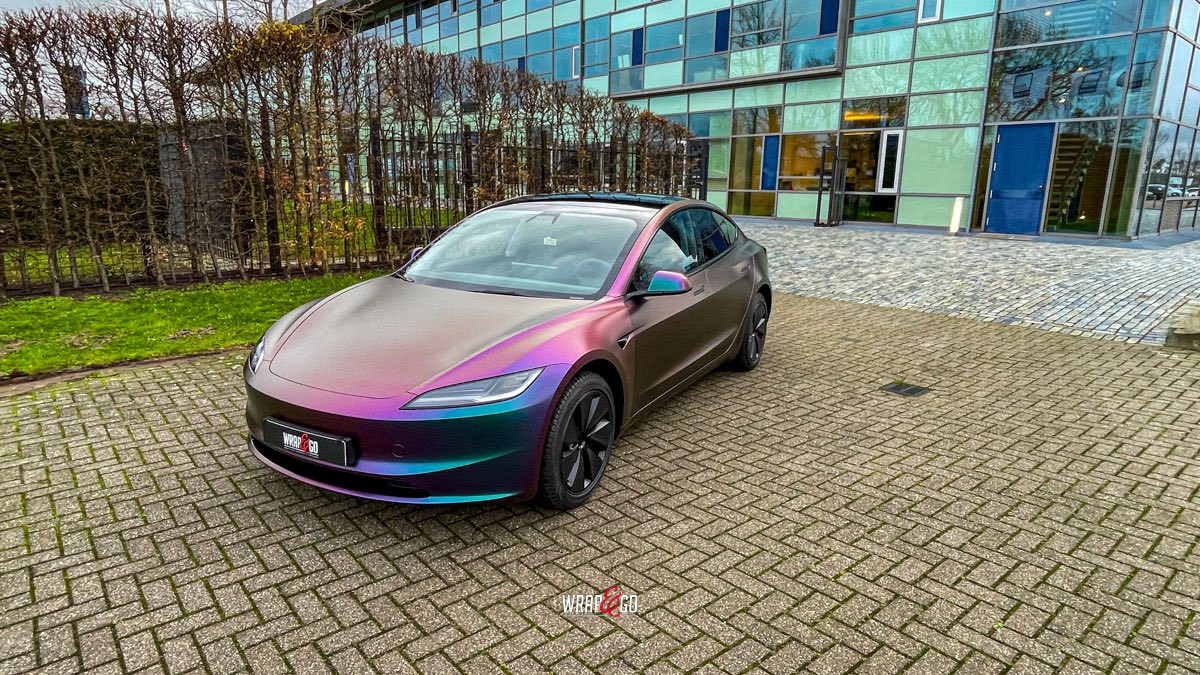 Avery Satin Lightning Ridge car wrap op Tesla Model 3