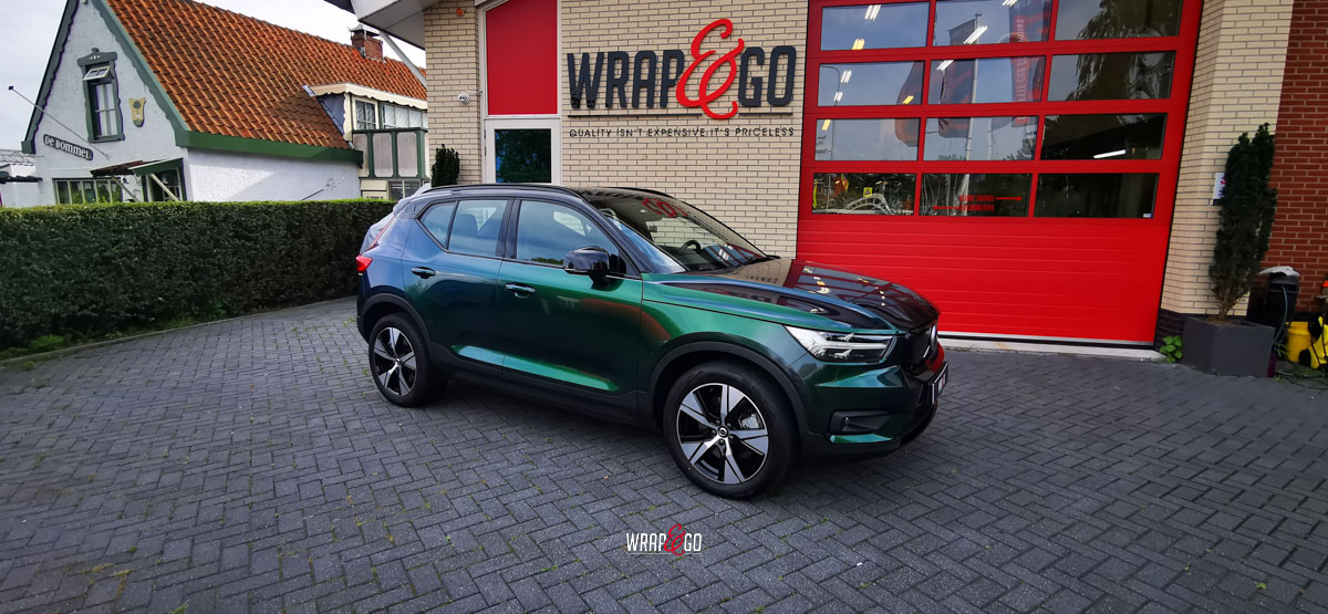 Avery Gloss Hidden Forest | Volvo XC40 | 3M Certified WrapAndGo