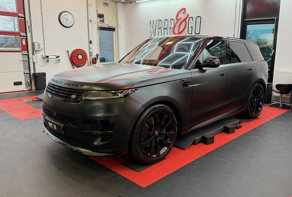 3M Satin Black car wrap op een Range Rover Sport | WrapAndGo